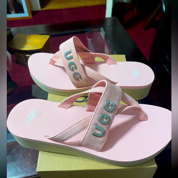 UGG | Shoes | Ugg Luna Logo Charm Sandals | Poshmark